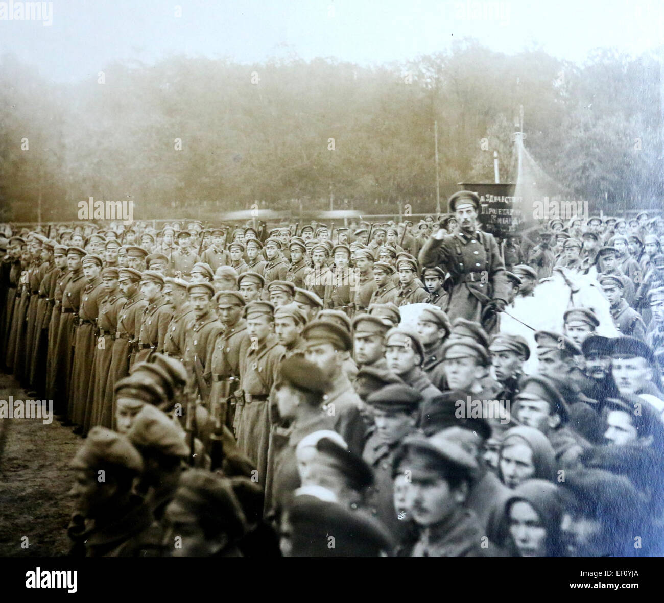 La revue des élèves de l'École militaire was a French military school ...