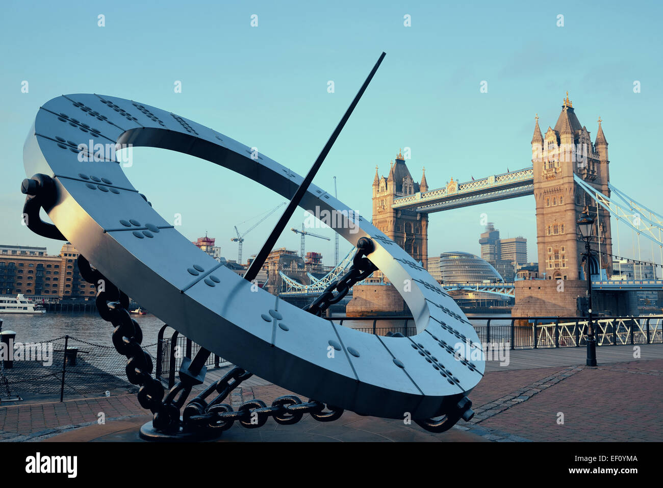 Tower bridge sundial statue city hi-res stock photography and images ...