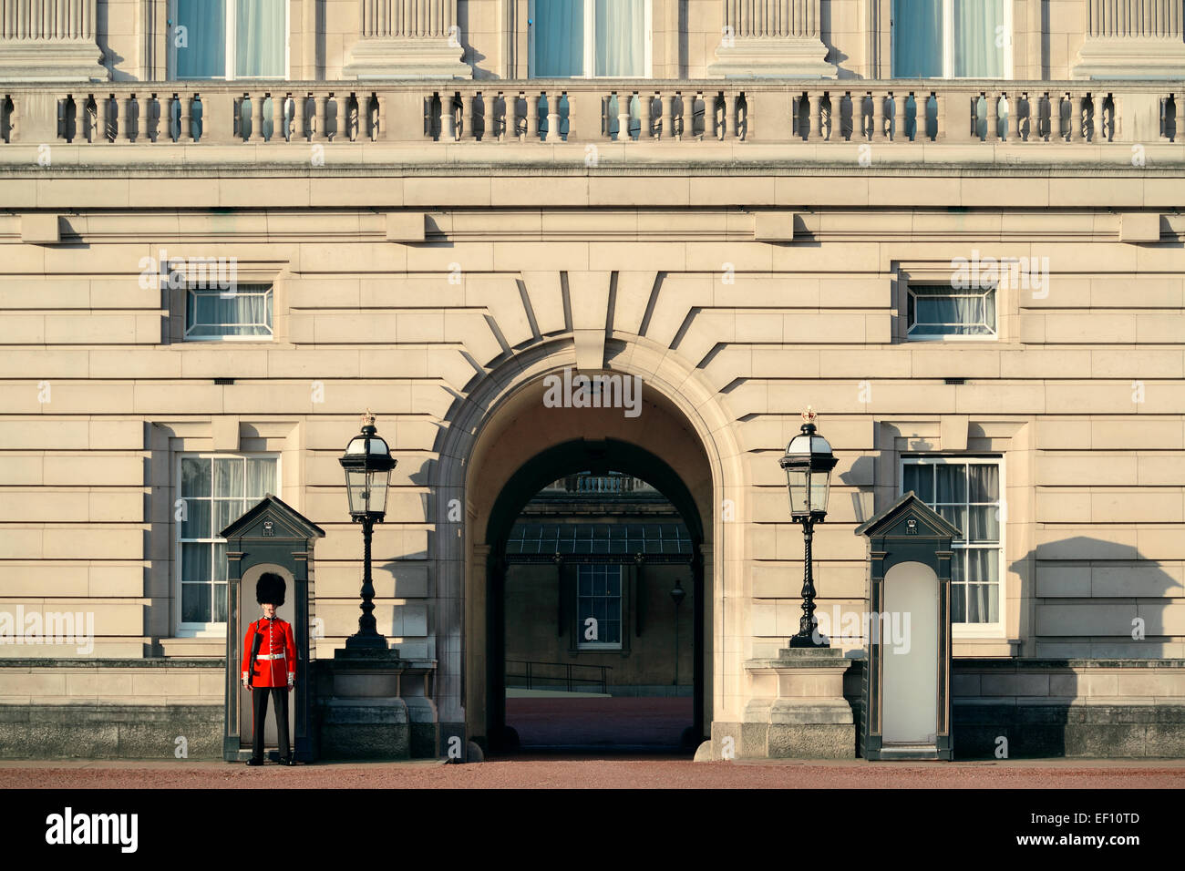 British guard on duty on hi-res stock photography and images - Alamy