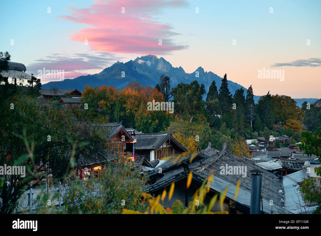 Lijiang Old Town with local historical architectures and Jade Dragon ...