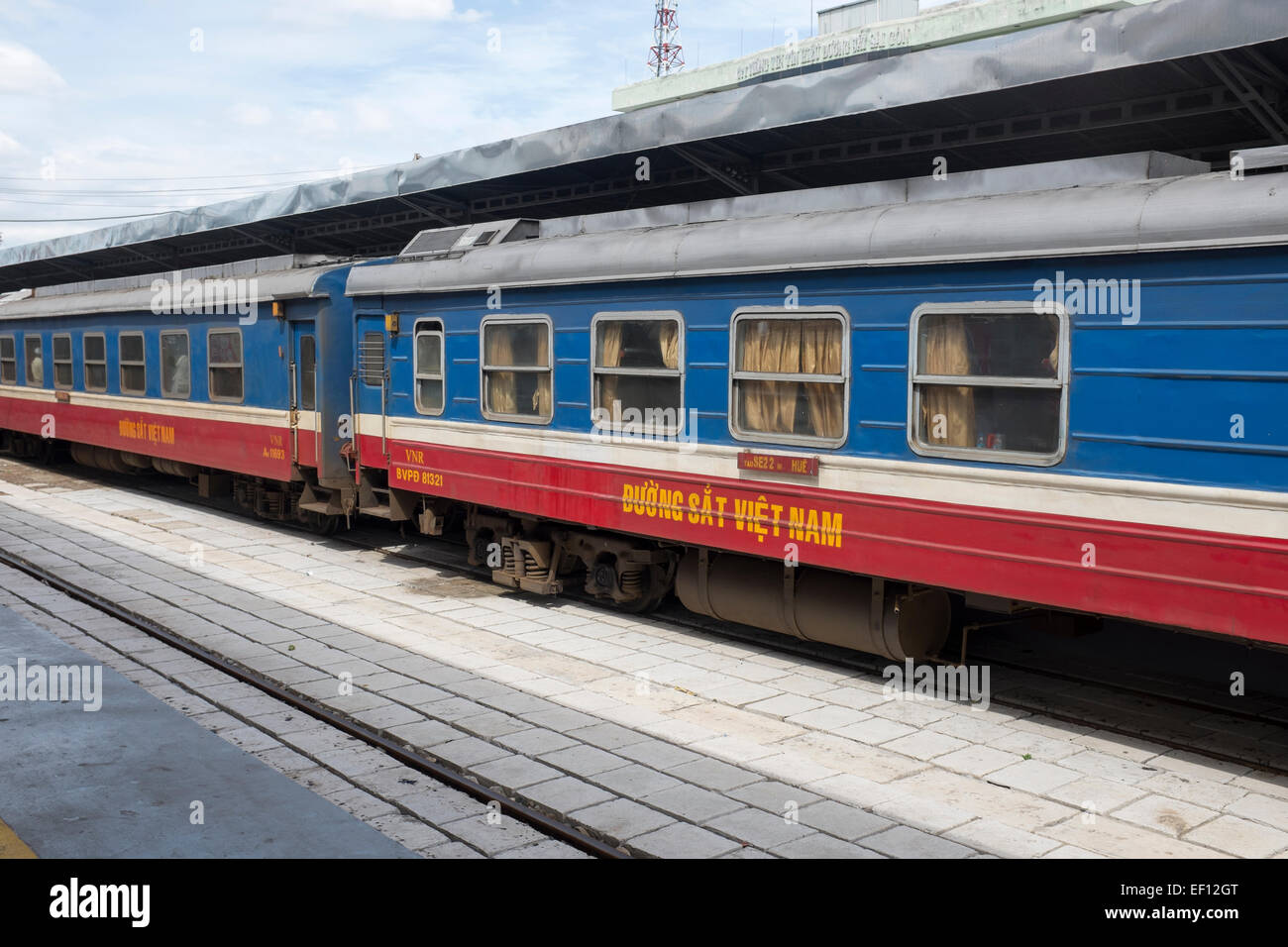 Vietnamese train track hi-res stock photography and images - Alamy