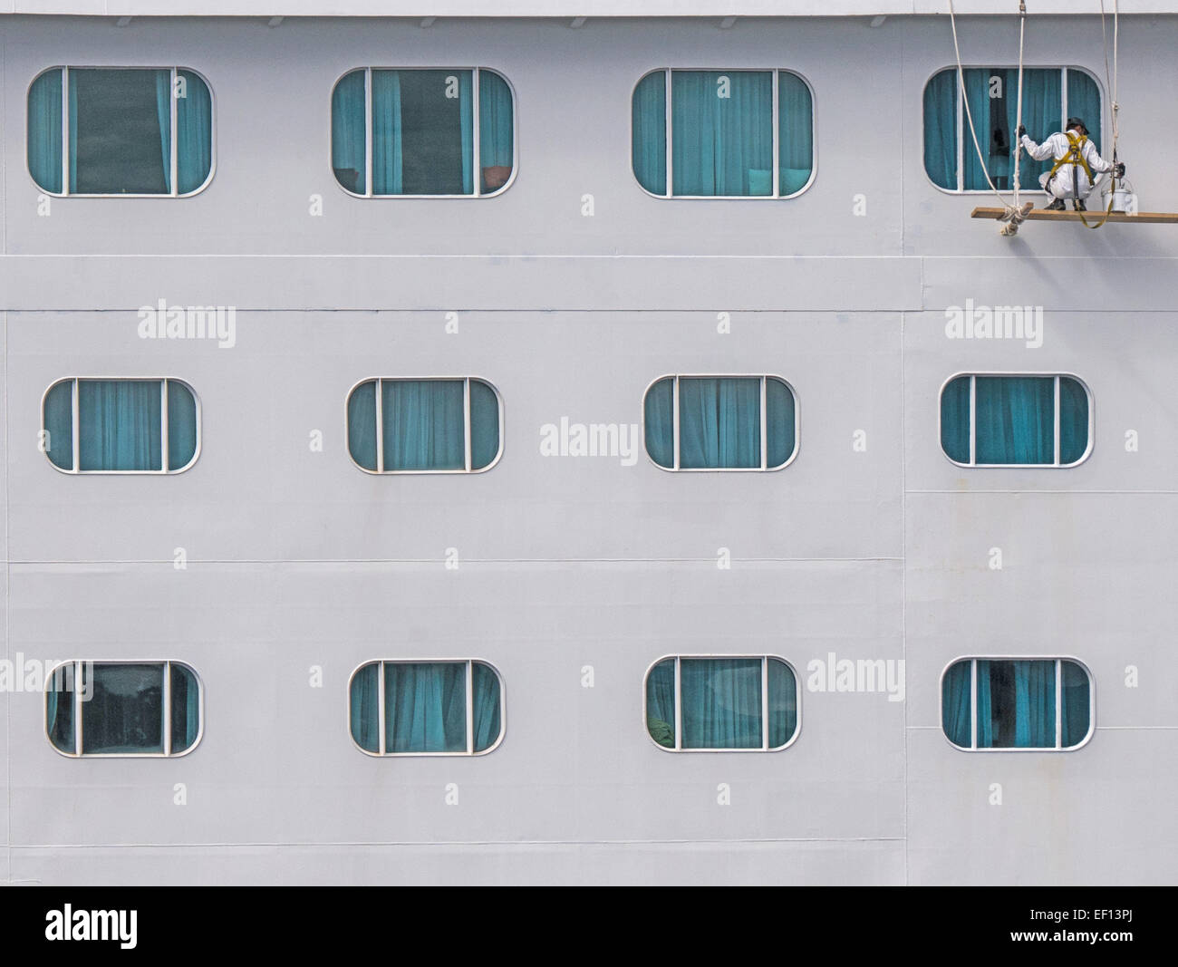 Painting cruise ship hi-res stock photography and images - Alamy