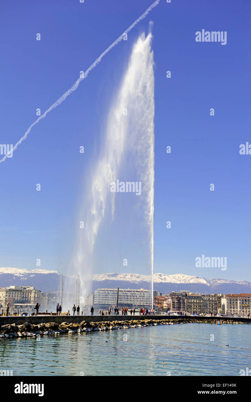 Jet d'Eau Fountain in Lake Geneva, Switzerland Stock Photo - Alamy