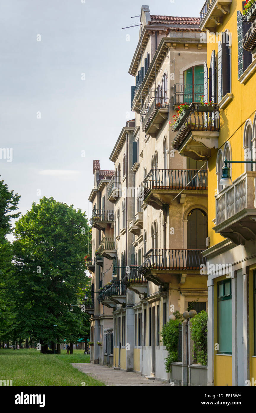 Yellow House, Venice, Italy Stock Photo - Alamy