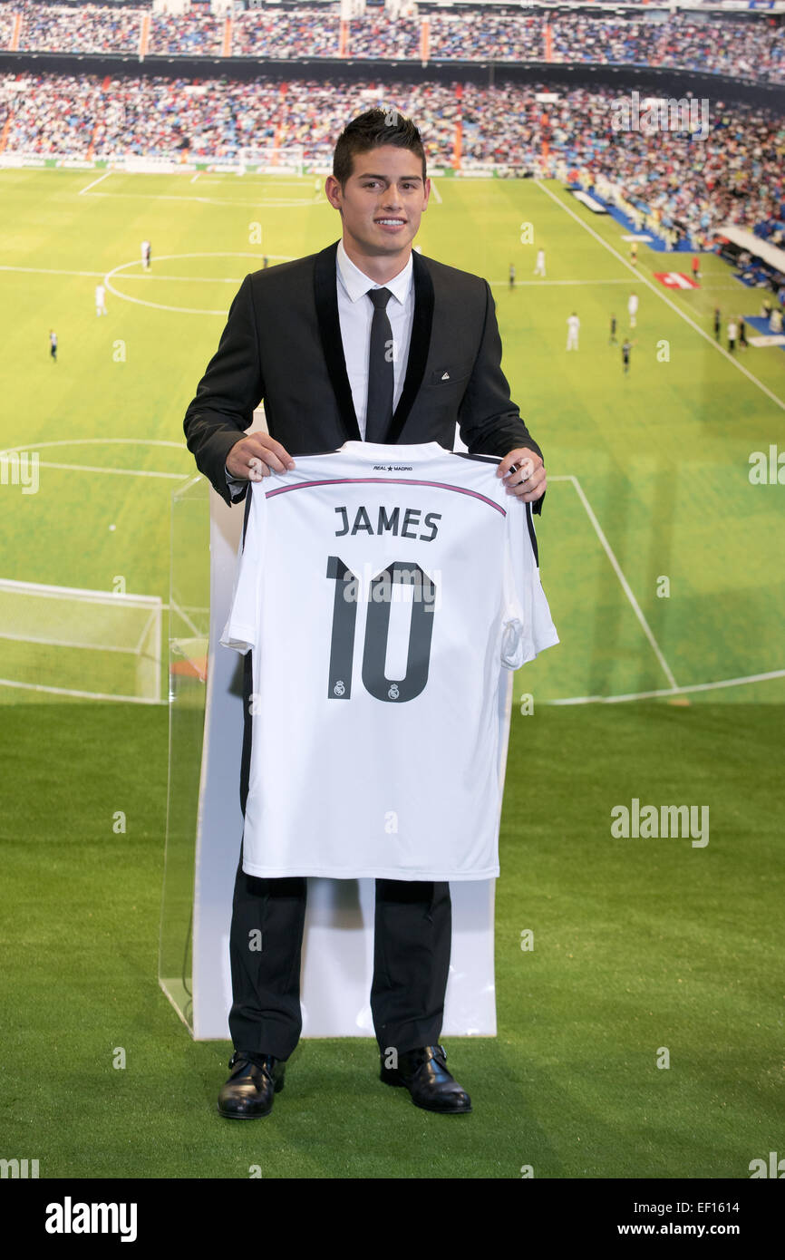 James Rodriguez becomes a new player of the Real Madrid team at the ...