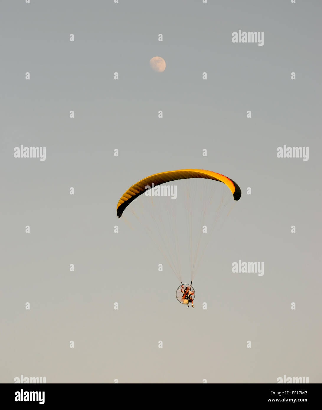 Motorized parachute hi-res stock photography and images - Alamy