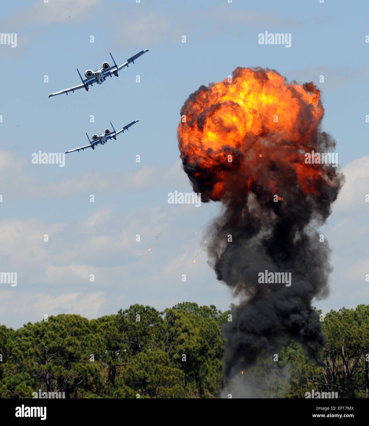 Modern military jetfighters performing targed bomb raid Stock Photo - Alamy