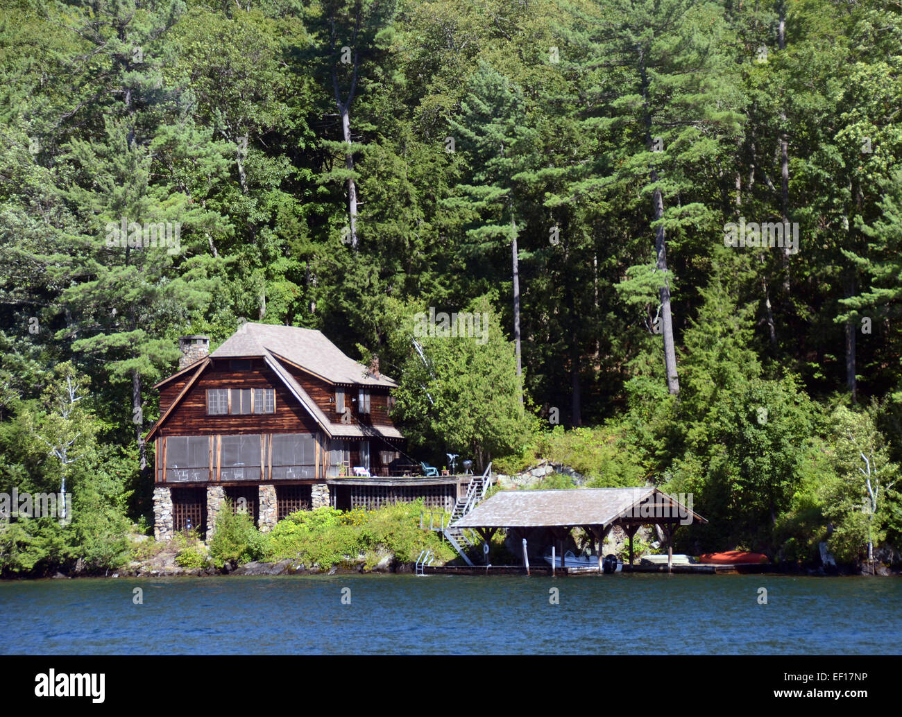 Luxurious lakefront log home and boat Stock Photo - Alamy