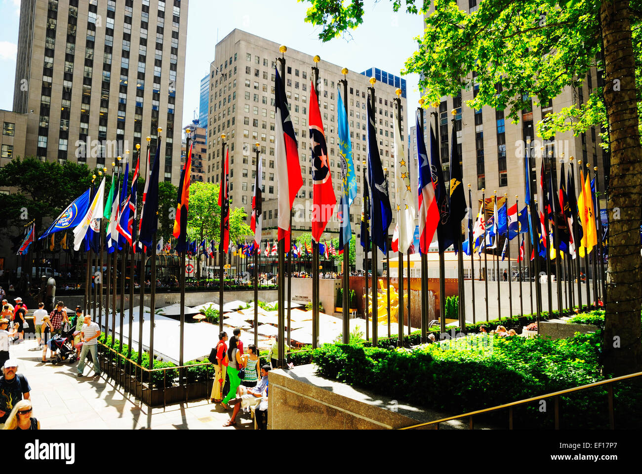 American flags rockefeller center manhattan hi-res stock photography ...