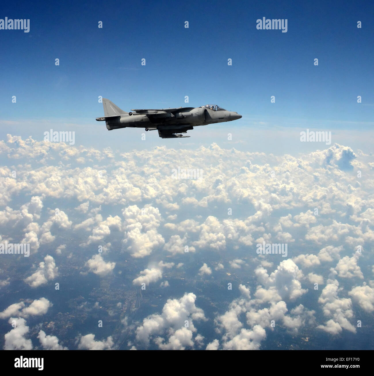 Harrier jet flying hi-res stock photography and images - Alamy