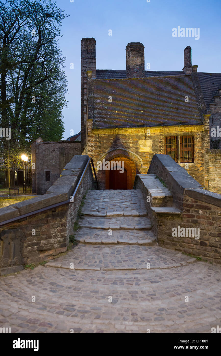 The Bonifacius Bridge in Bruges lit at night, Brugge, Belgium Stock ...