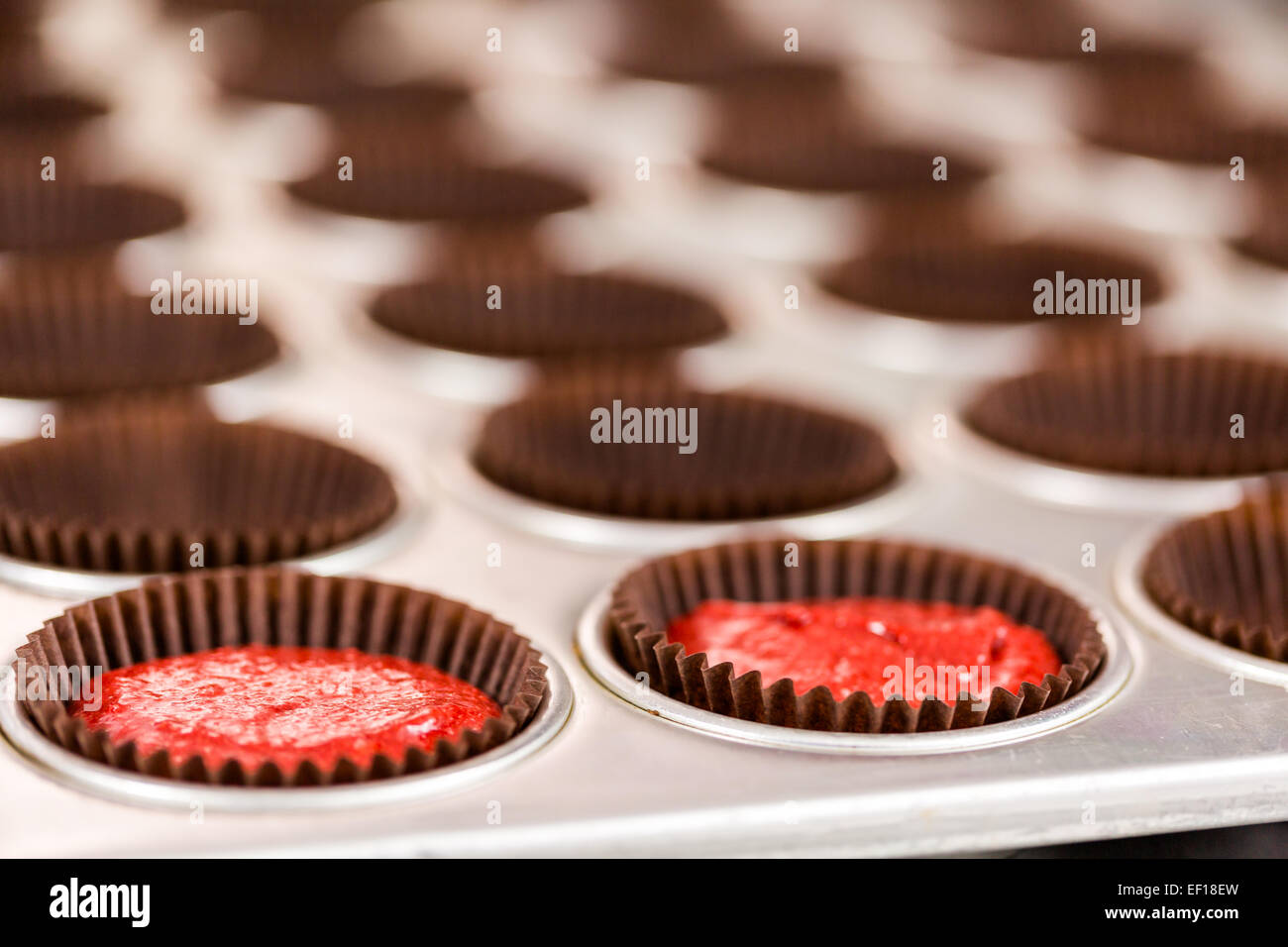 Baking cupcakes at the cupcake store Stock Photo - Alamy