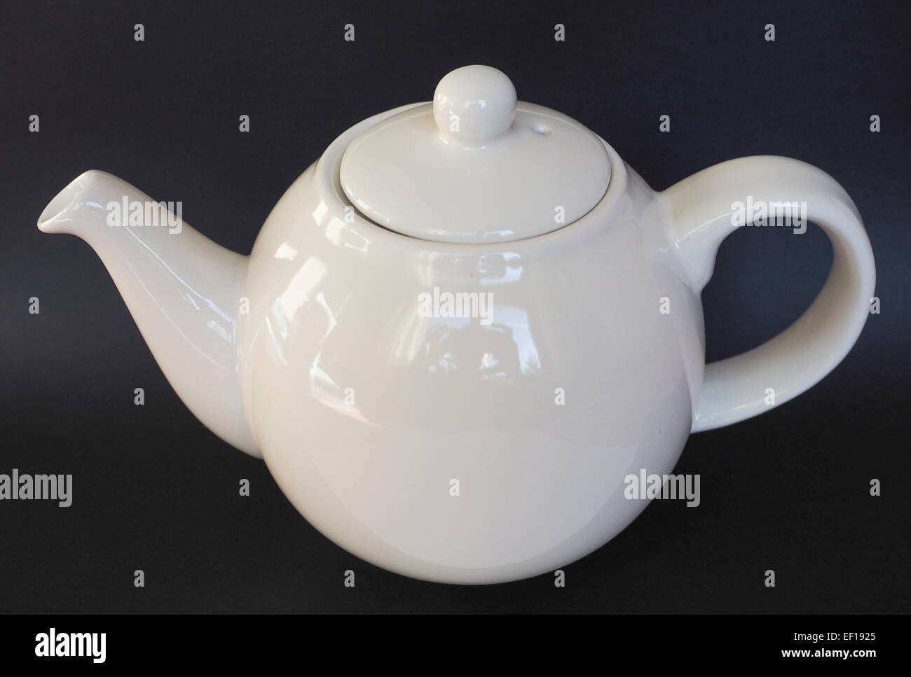 White ceramic teapot for tea Stock Photo - Alamy