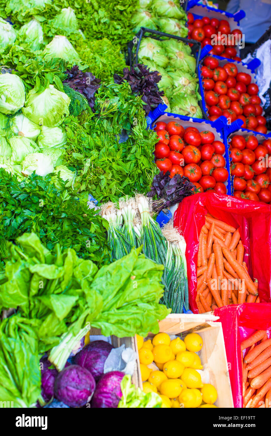 Fruits and vegetables at a farmers market Stock Photo - Alamy