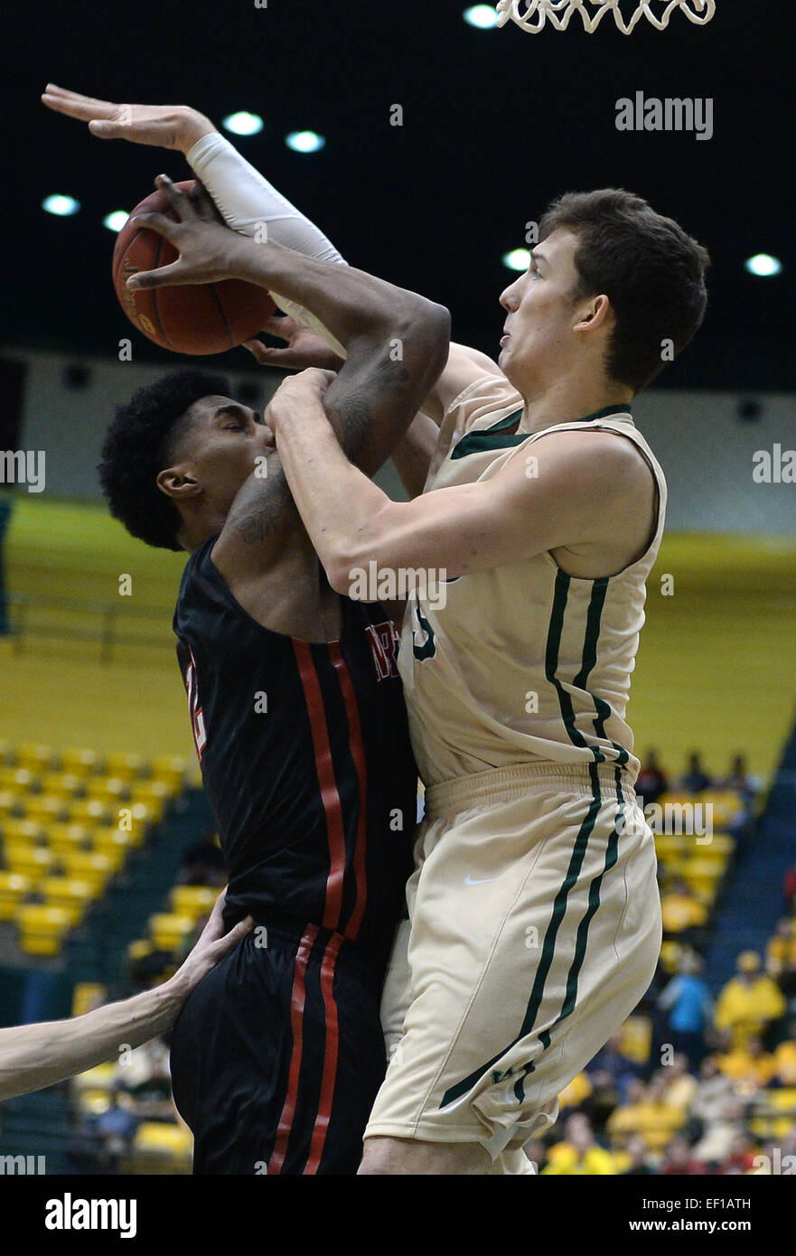 Williamsburg, VA, USA. 24th Jan, 2015. 20150124 -William and Mary guard ...