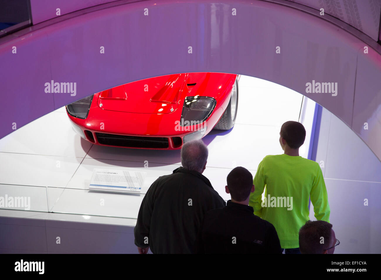 Visitors look vintage cars hi-res stock photography and images - Alamy