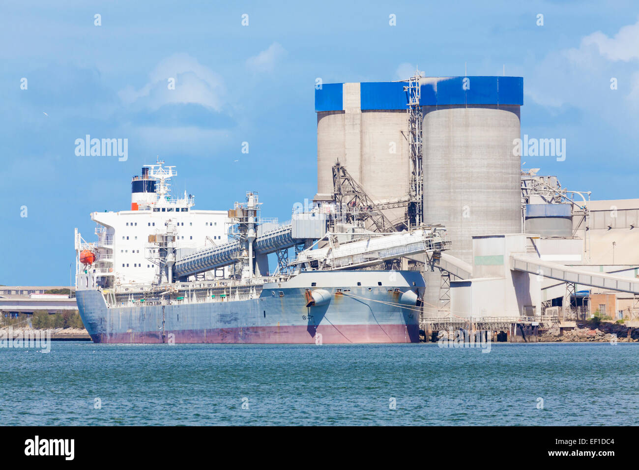 Unloading hi-res stock photography and images - Alamy