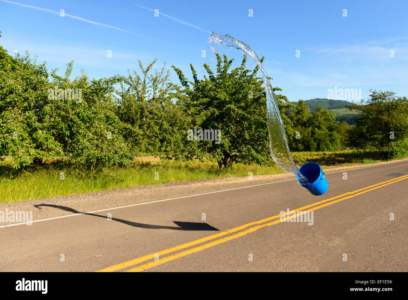 Bucket of water being thrown hi-res stock photography and images - Alamy