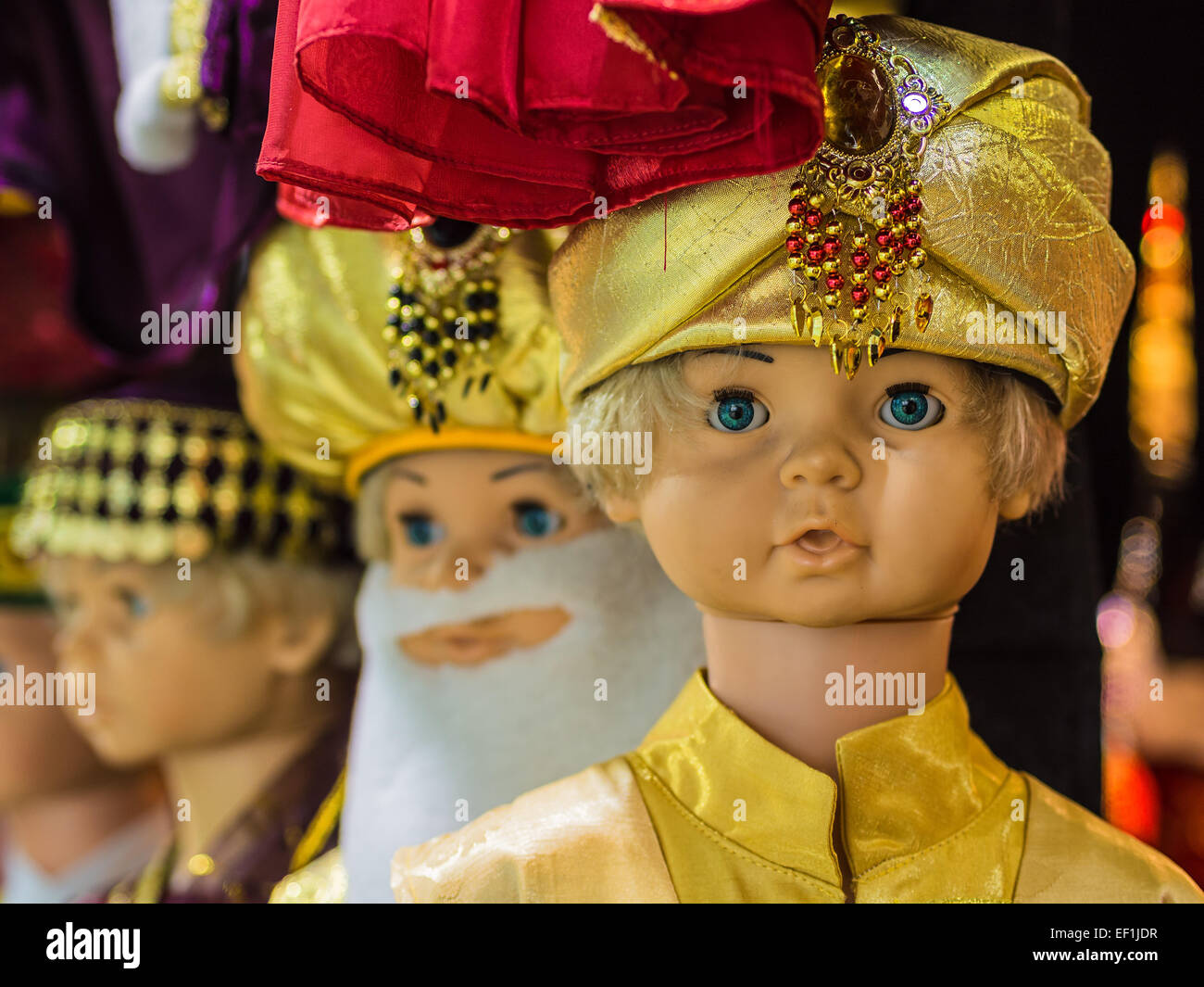 Puppets in market hi-res stock photography and images - Alamy