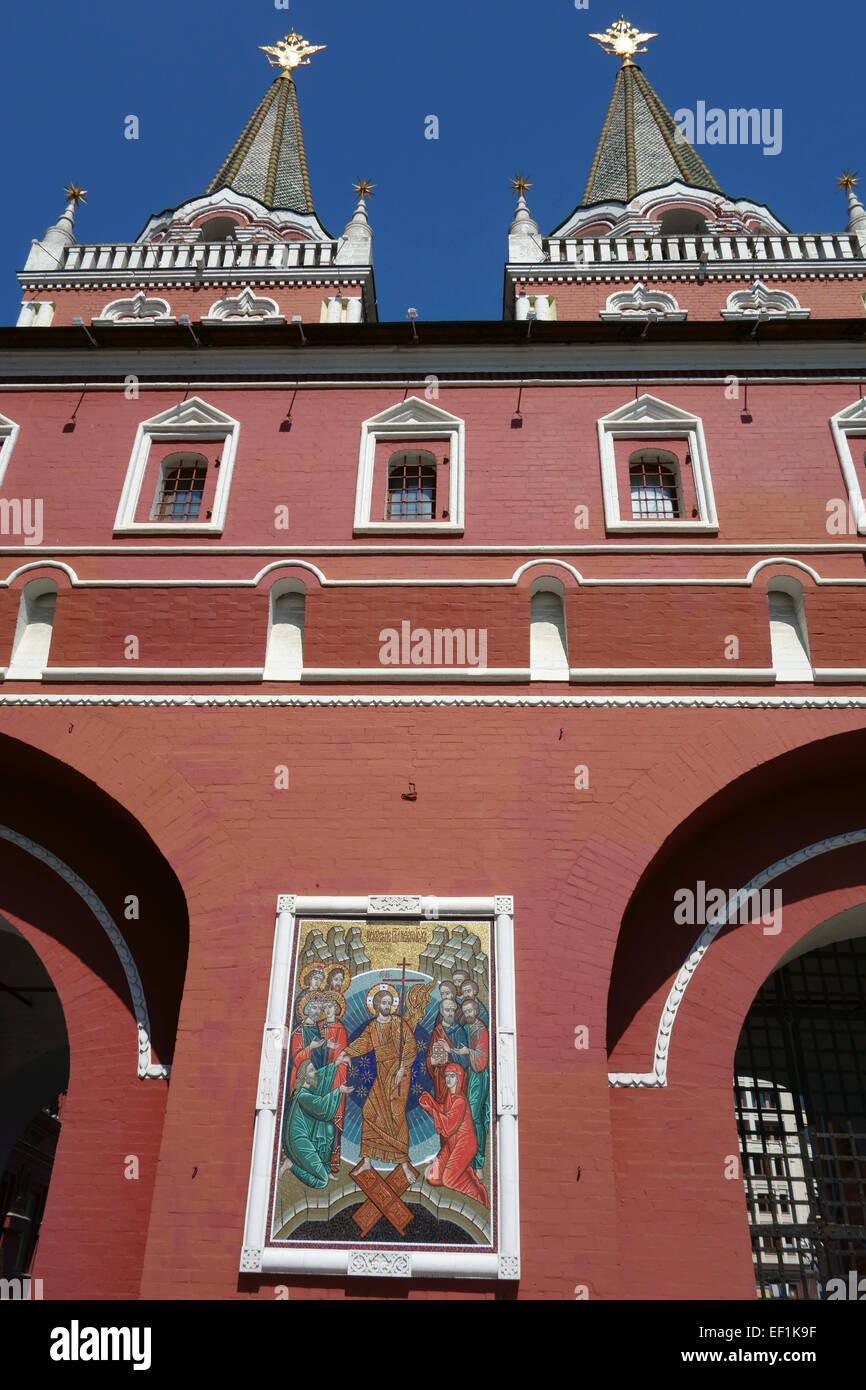 The Resurrection Gate, the entrance gate to Red Square, Moscow, Russia ...