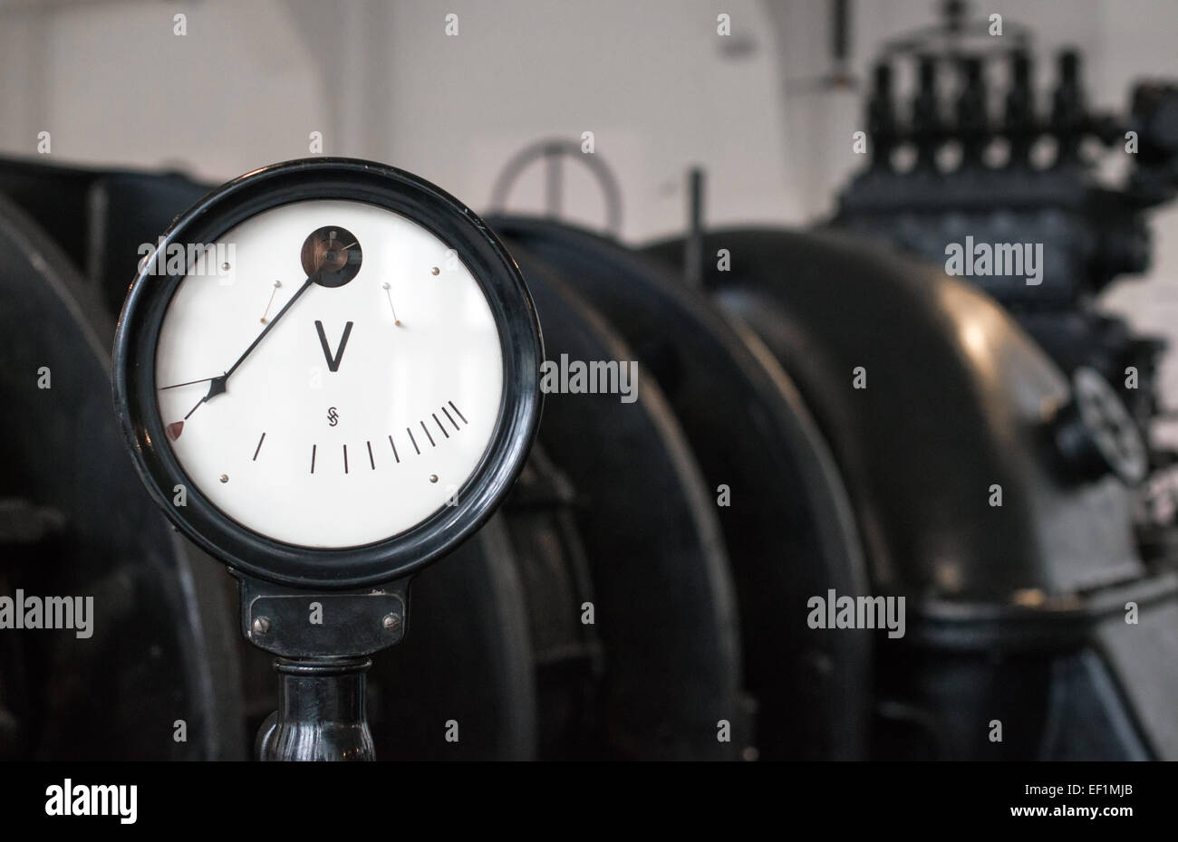 Vintage voltmeter. Part of old power plant Stock Photo - Alamy
