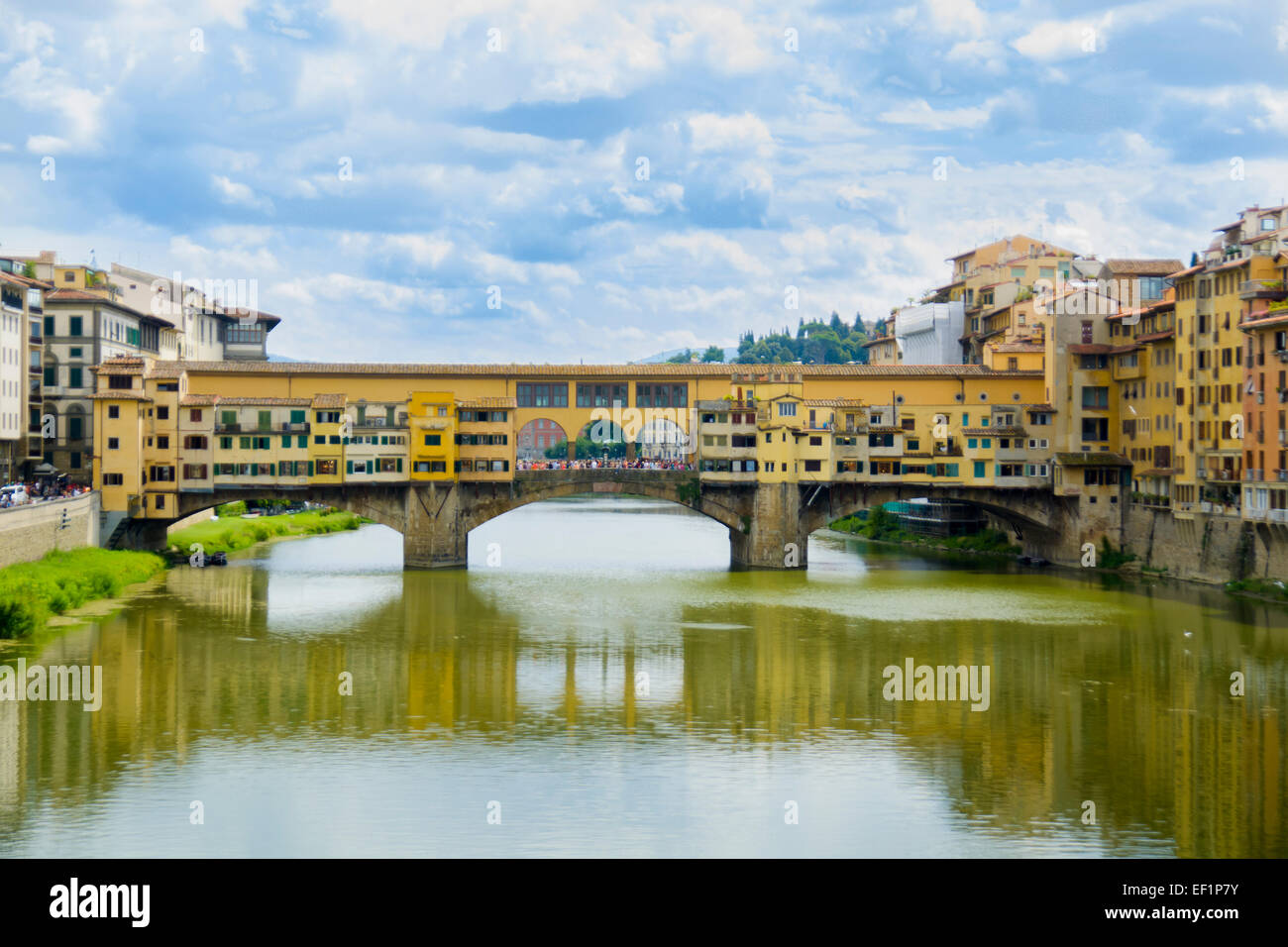 Bridge gold river florence hi-res stock photography and images - Alamy