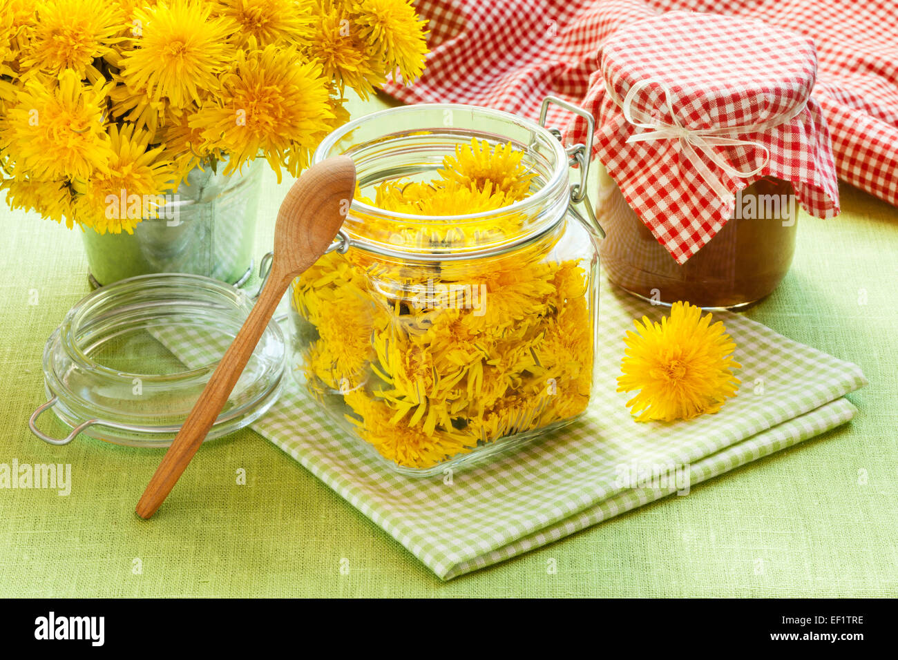 Jam jar flowers hi-res stock photography and images - Alamy