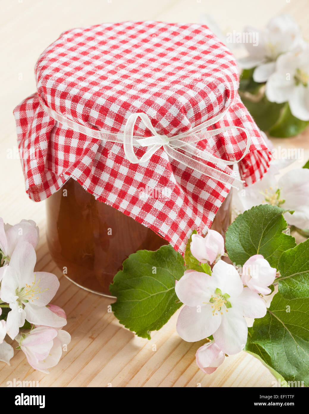 apple jam on kitchen table Stock Photo - Alamy