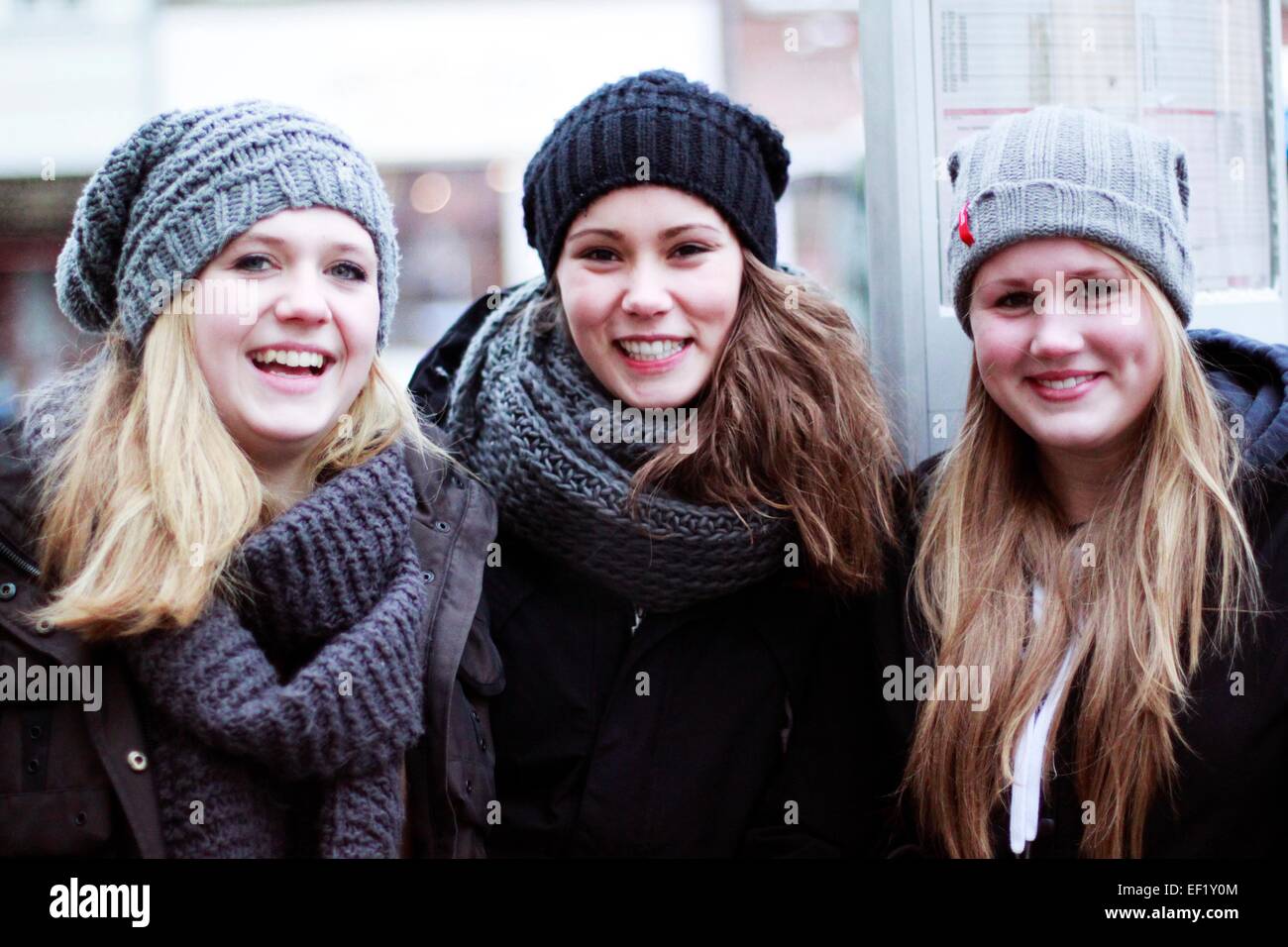 Friends look alike hi-res stock photography and images - Alamy