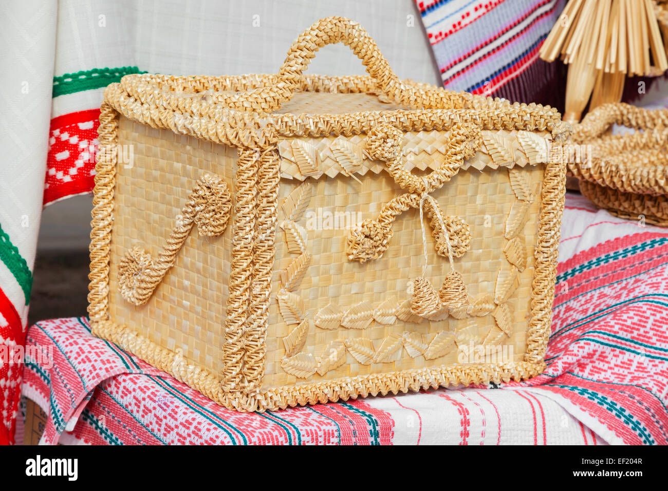 Straw basket natural texture hi-res stock photography and images - Alamy