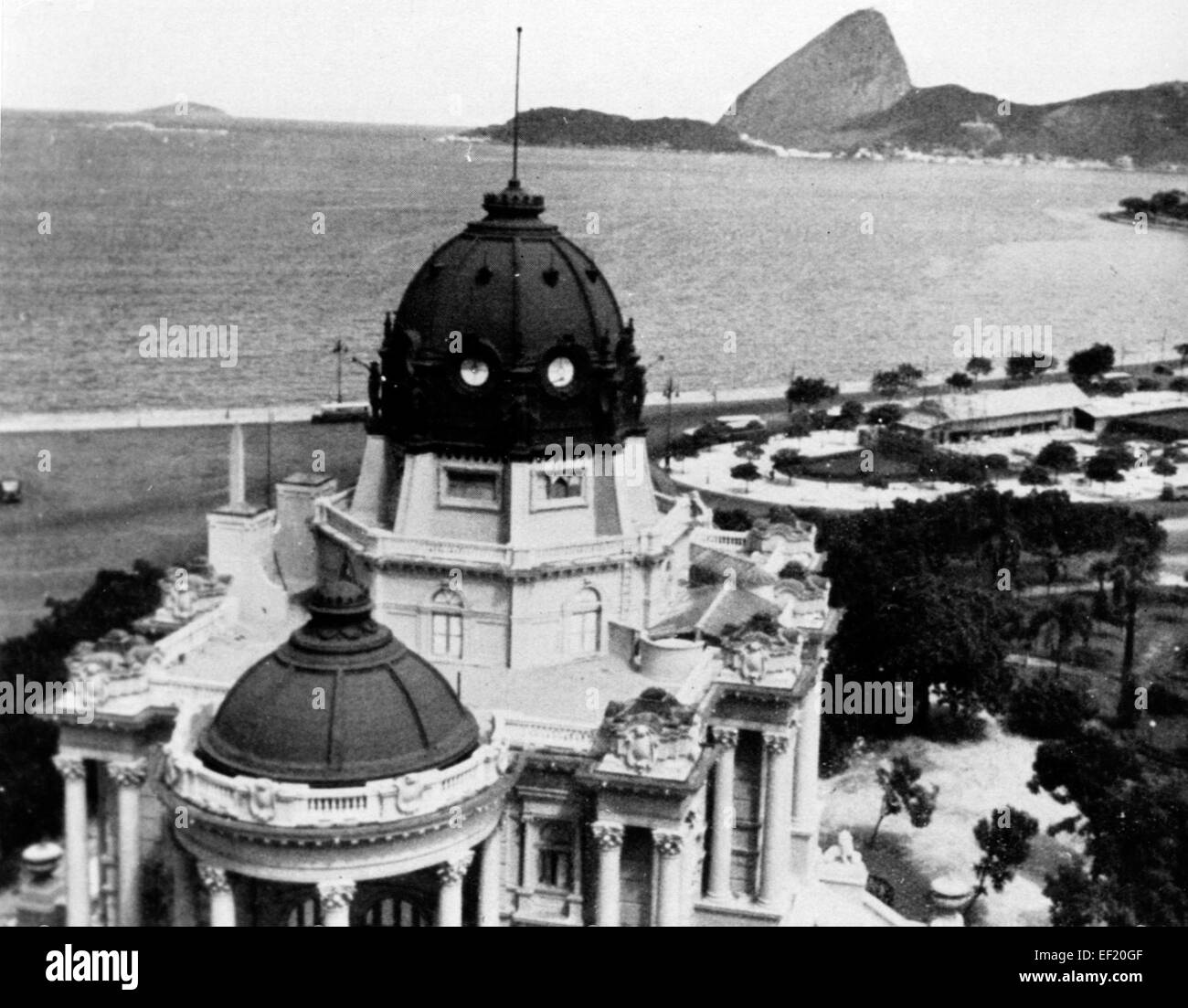 This photograph of the Palácio Monroe in Rio de Janeiro was produced by ...