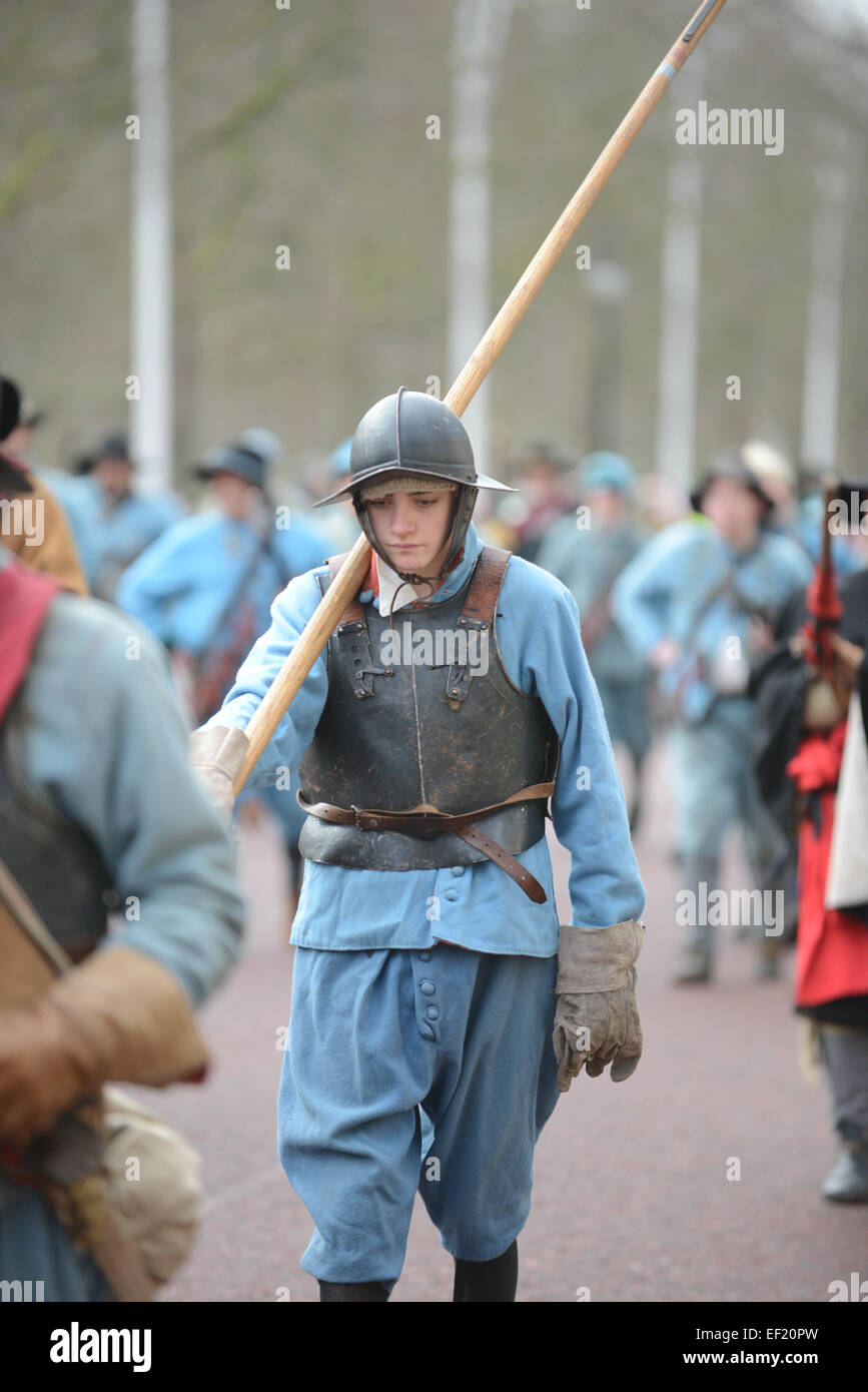 English civil war pikemen hi-res stock photography and images - Alamy