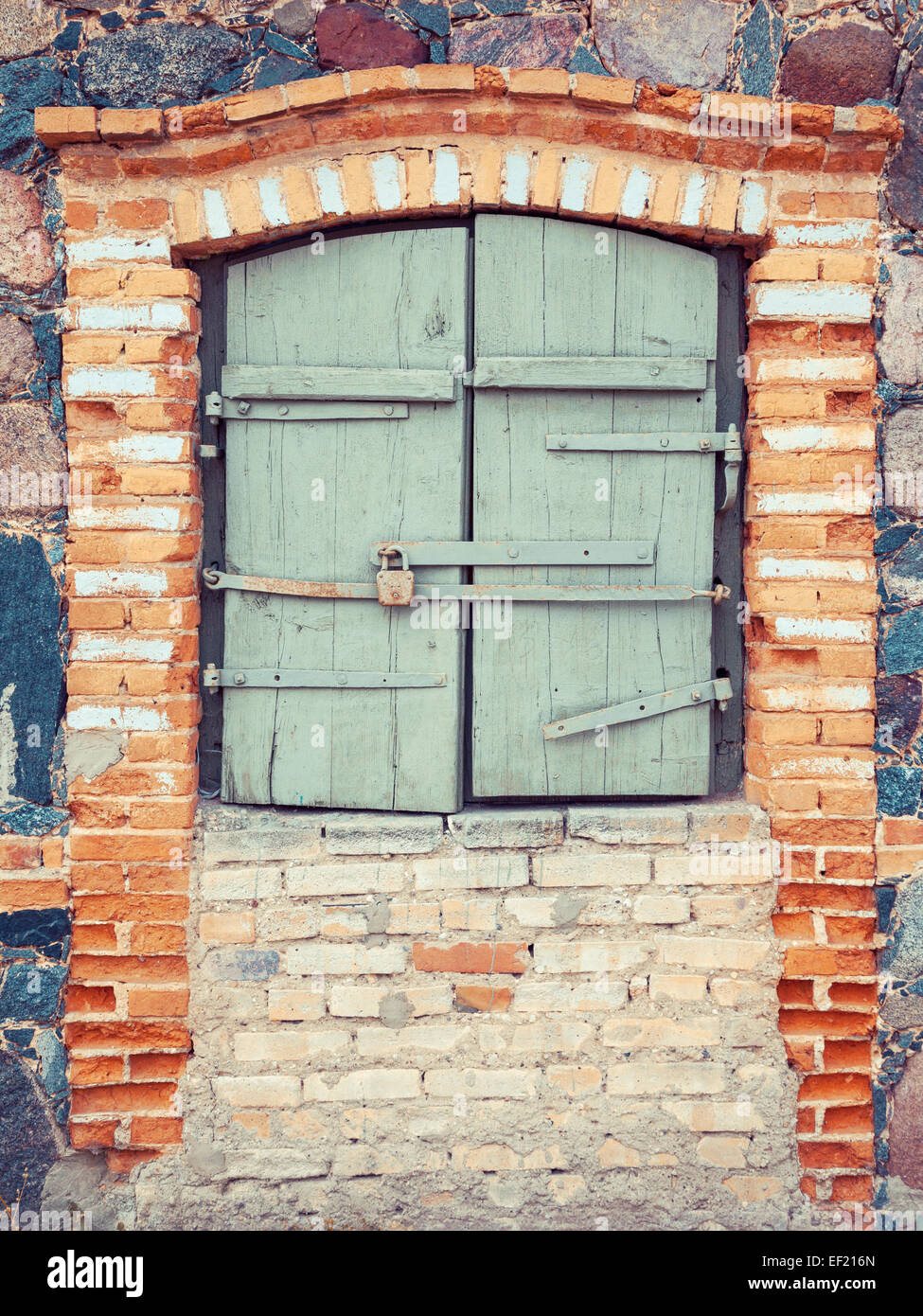 Window old house ancient hi-res stock photography and images - Alamy