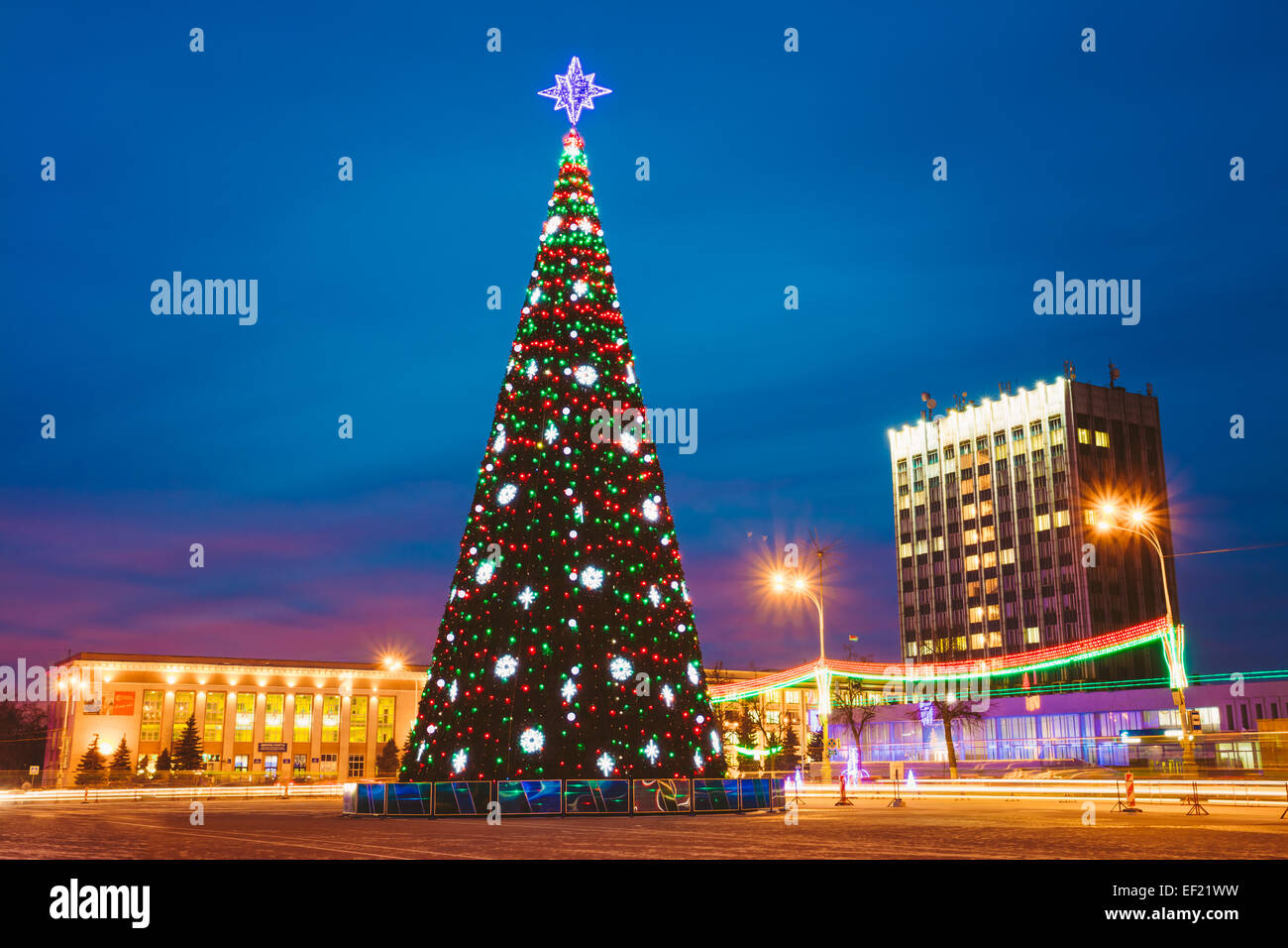 Night illumination red square winter hi-res stock photography and ...
