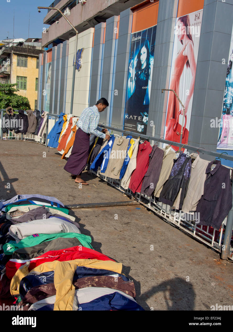 Street clothes vendor hi-res stock photography and images - Alamy