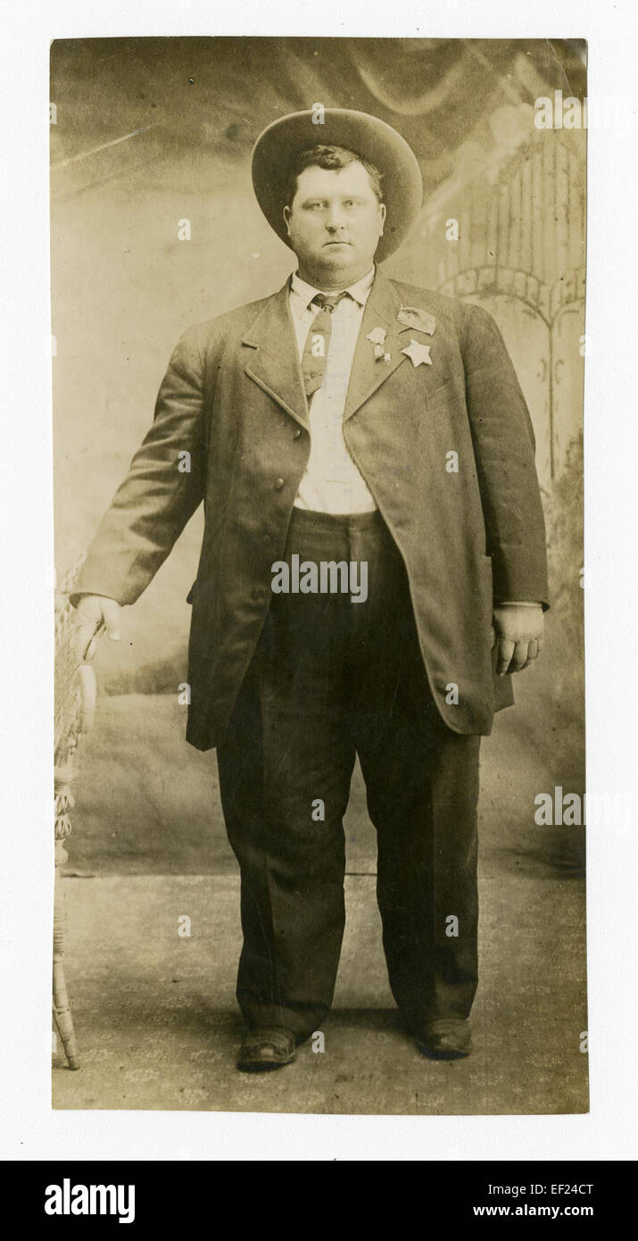 Sam Harris, known for his significant weight of 410 pounds, is a person ...