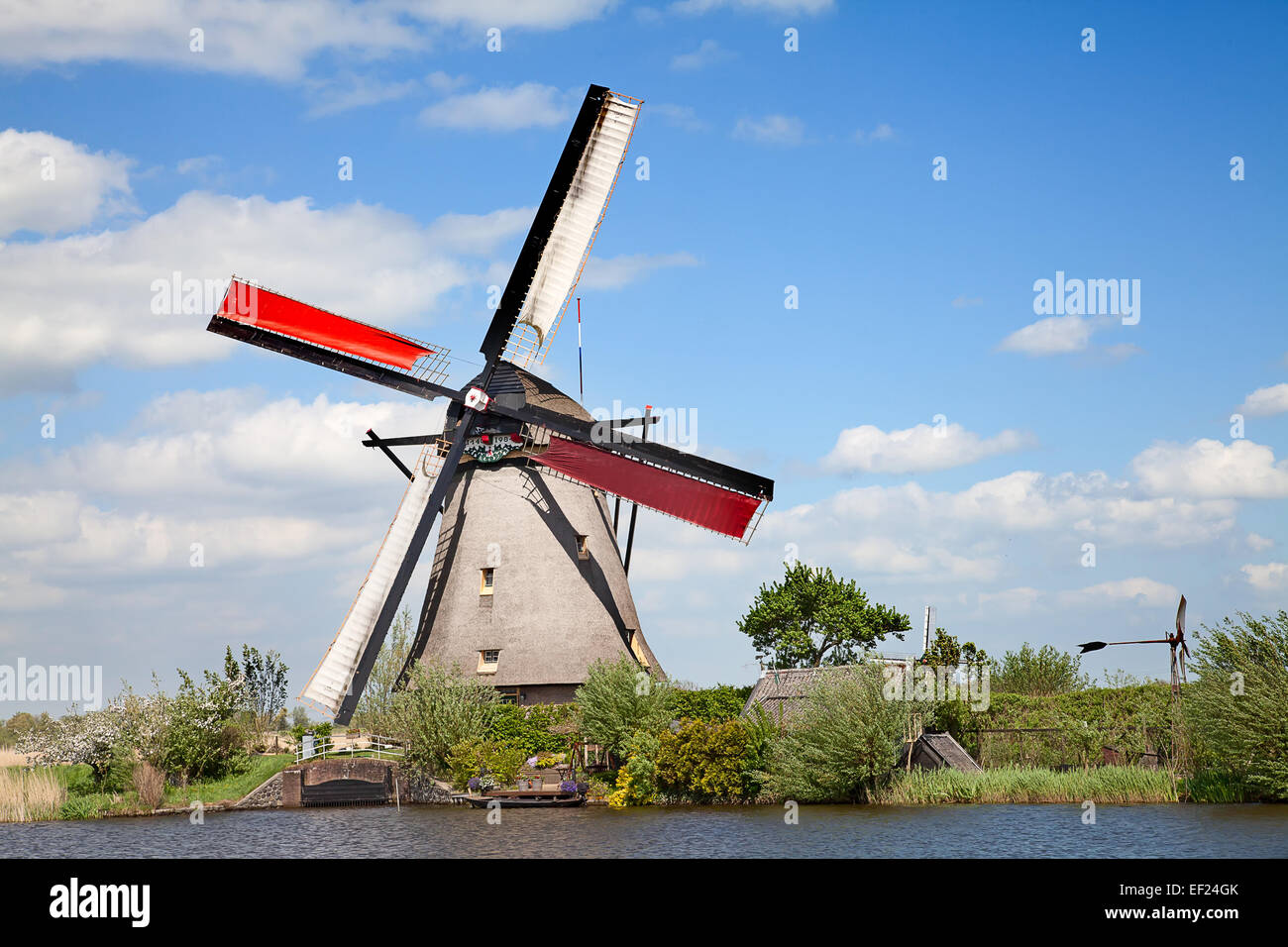 Ancient windmills near Kinderdijk, Netherlands Stock Photo - Alamy