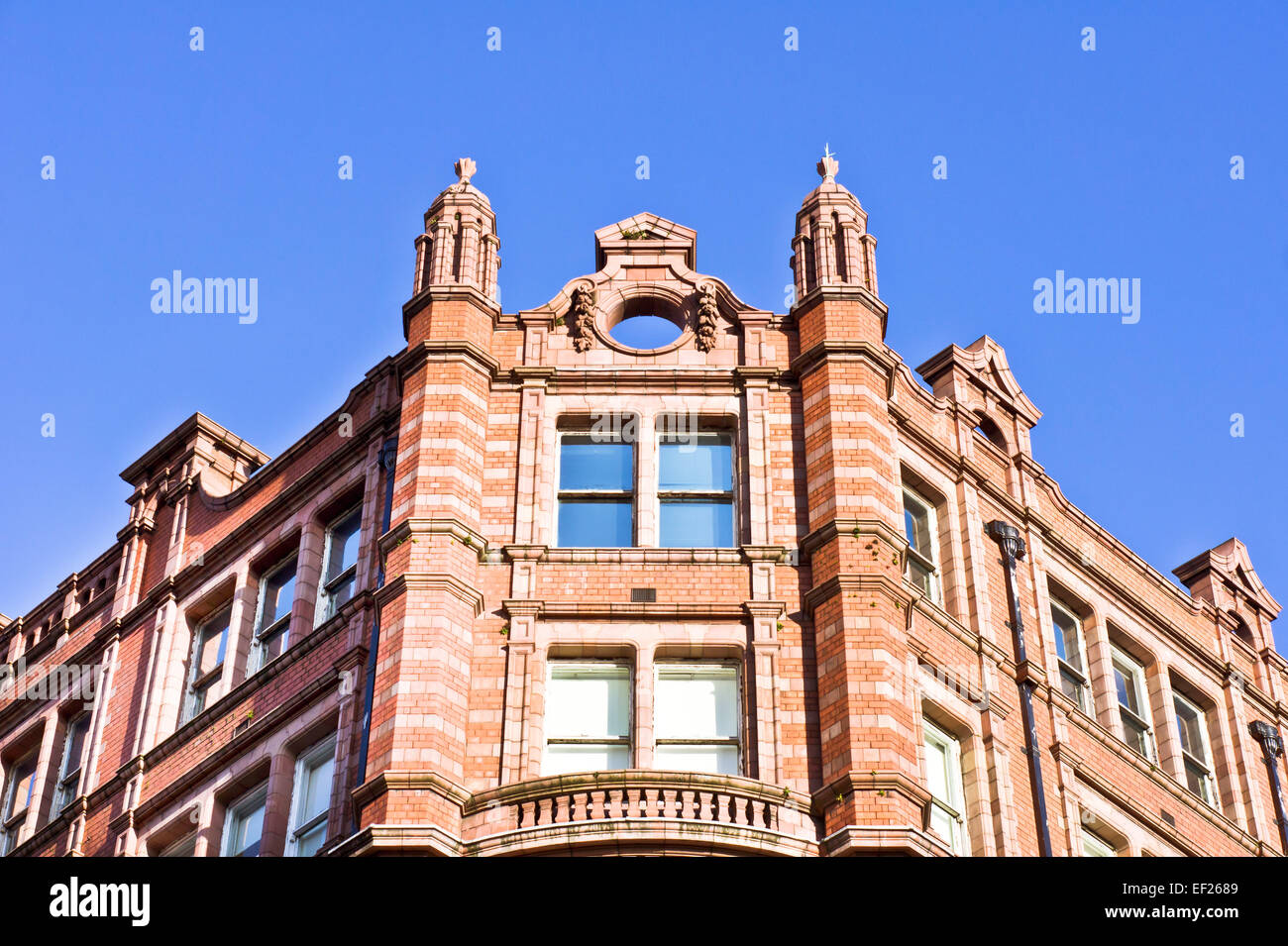 Red brick building facade uk hi-res stock photography and images - Alamy