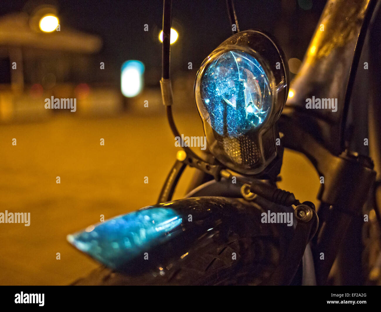 Night bicycle hi-res stock photography and images - Alamy