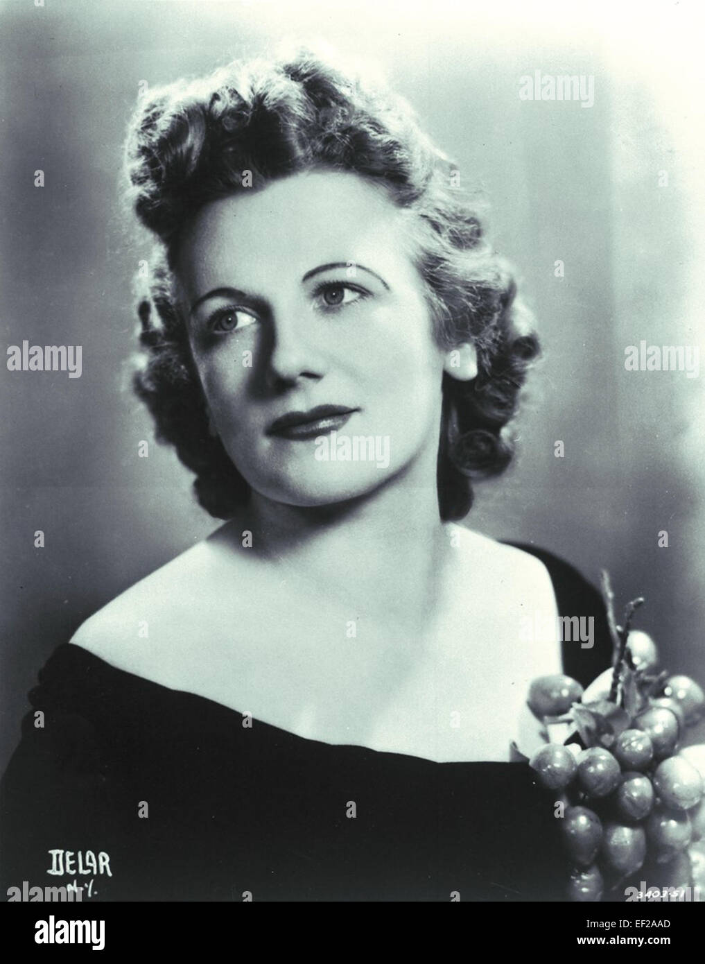 Singer celebrated hi-res stock photography and images - Alamy