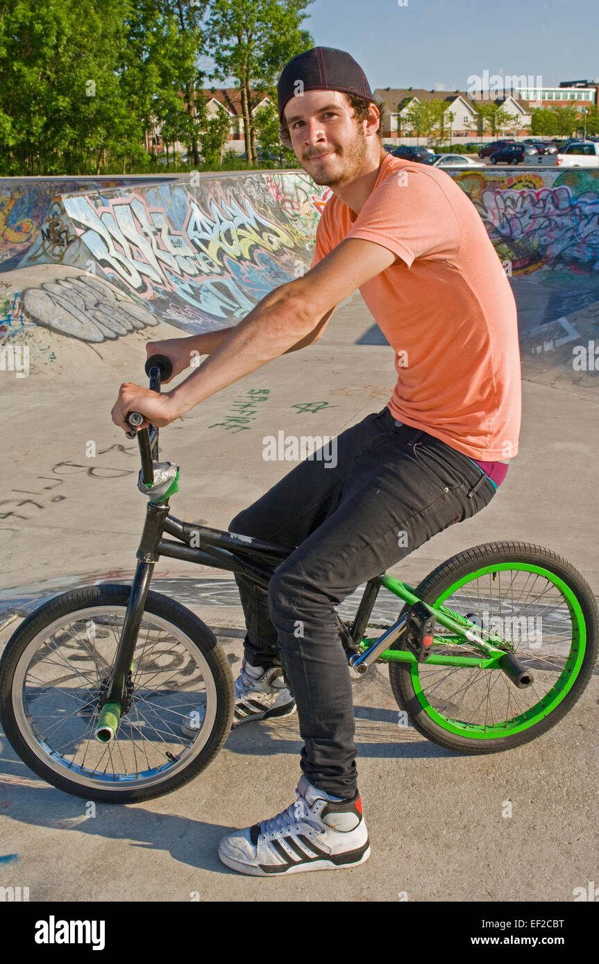 Man on bike facing camera hi-res stock photography and images - Alamy