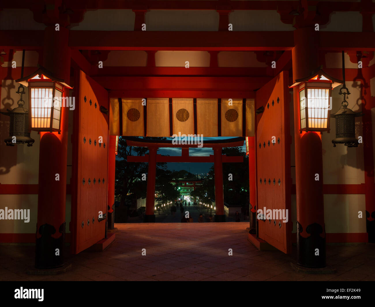Fushimi gate hi-res stock photography and images - Alamy