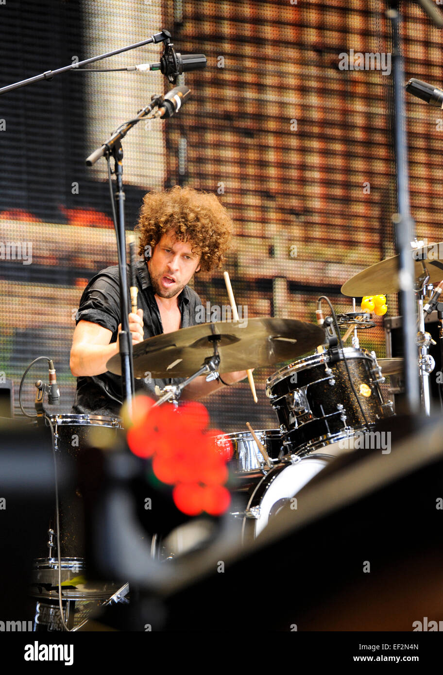 Drummer playing drums hi-res stock photography and images - Alamy