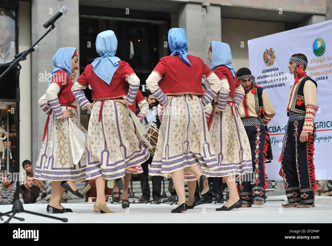Armenian folk dance hi-res stock photography and images - Alamy