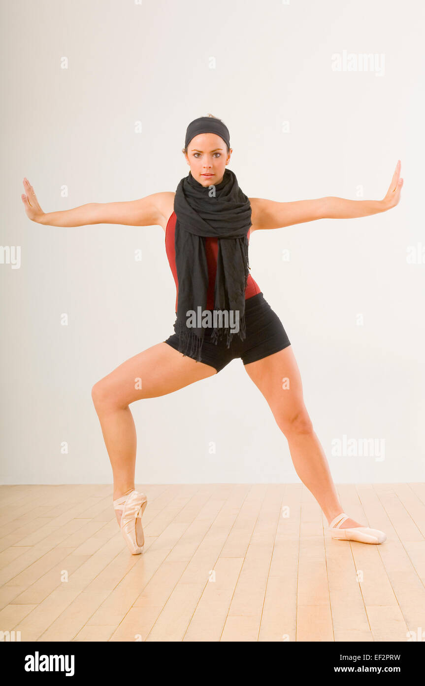 Female ballet dancer Stock Photo - Alamy