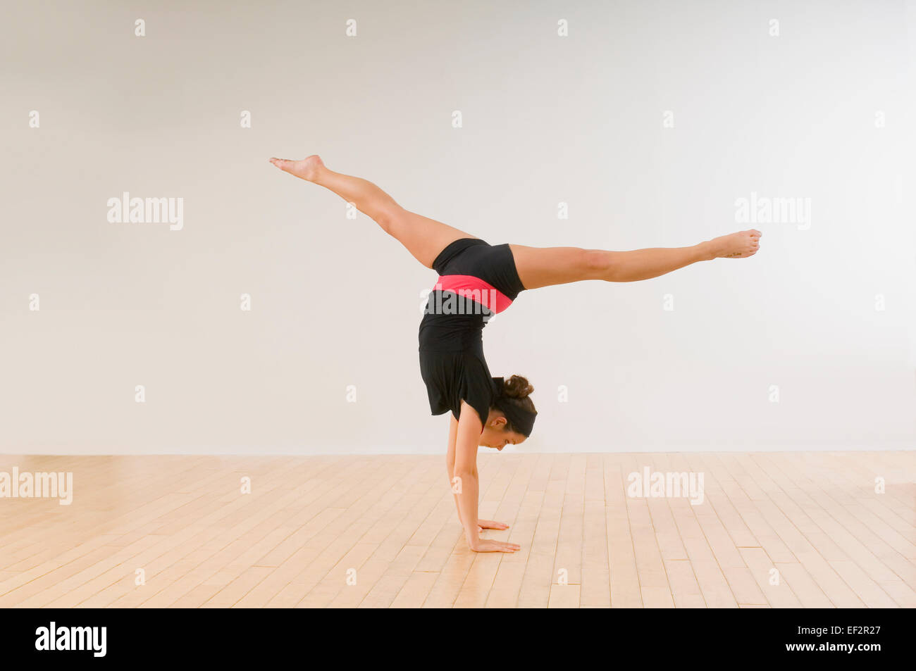 Gymnast dancer hi-res stock photography and images - Alamy