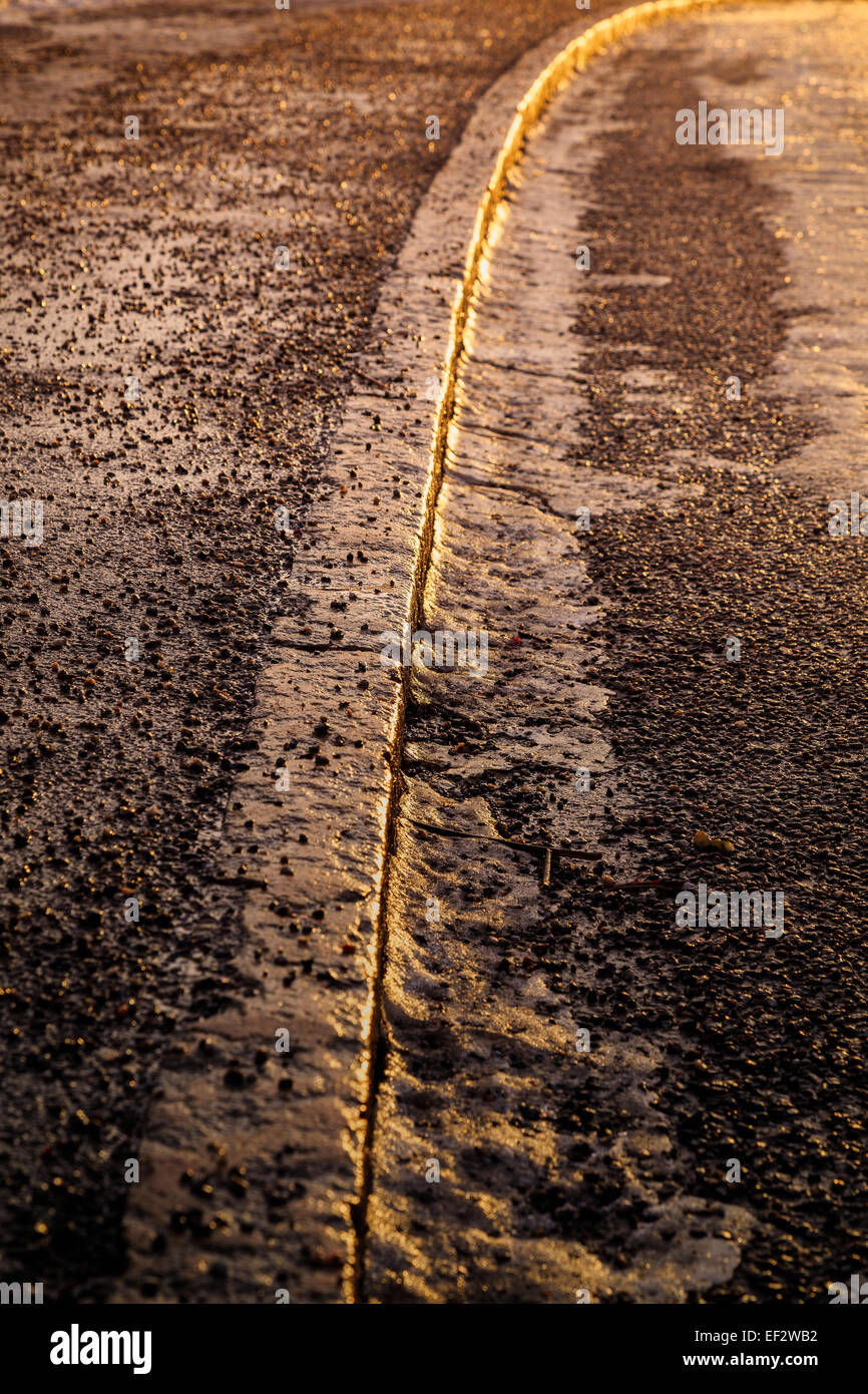Straight curb hi-res stock photography and images - Alamy