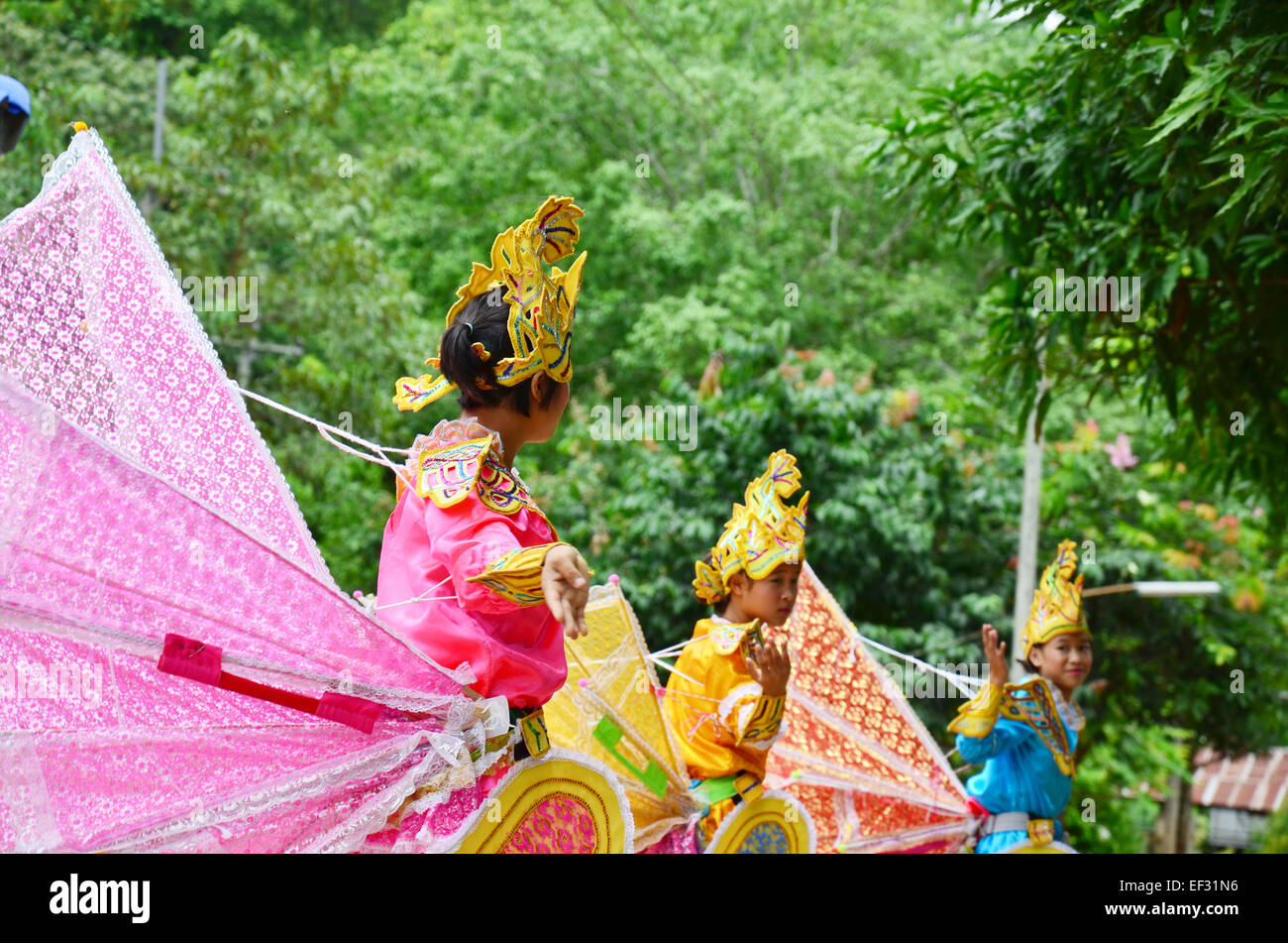 Children of Shan them show kinnari dance are culture and tradition of ...
