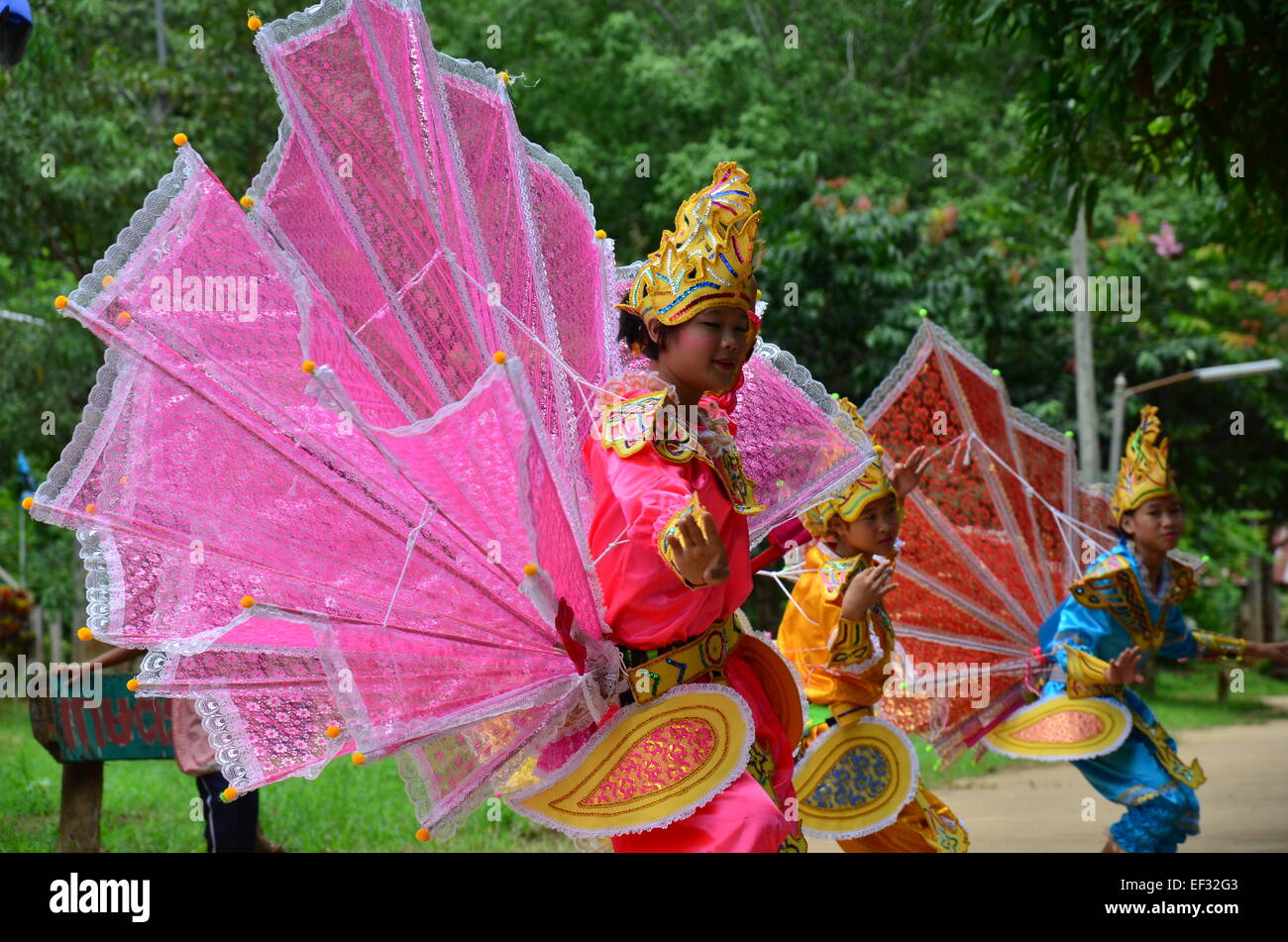 Children of Shan them show kinnari dance are culture and tradition of ...