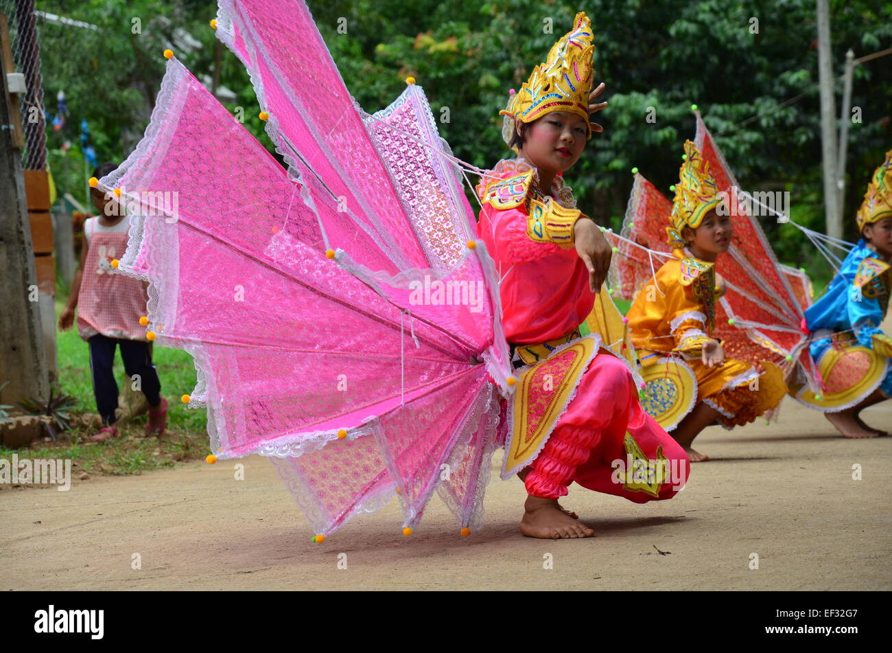 Children of Shan them show kinnari dance are culture and tradition of ...
